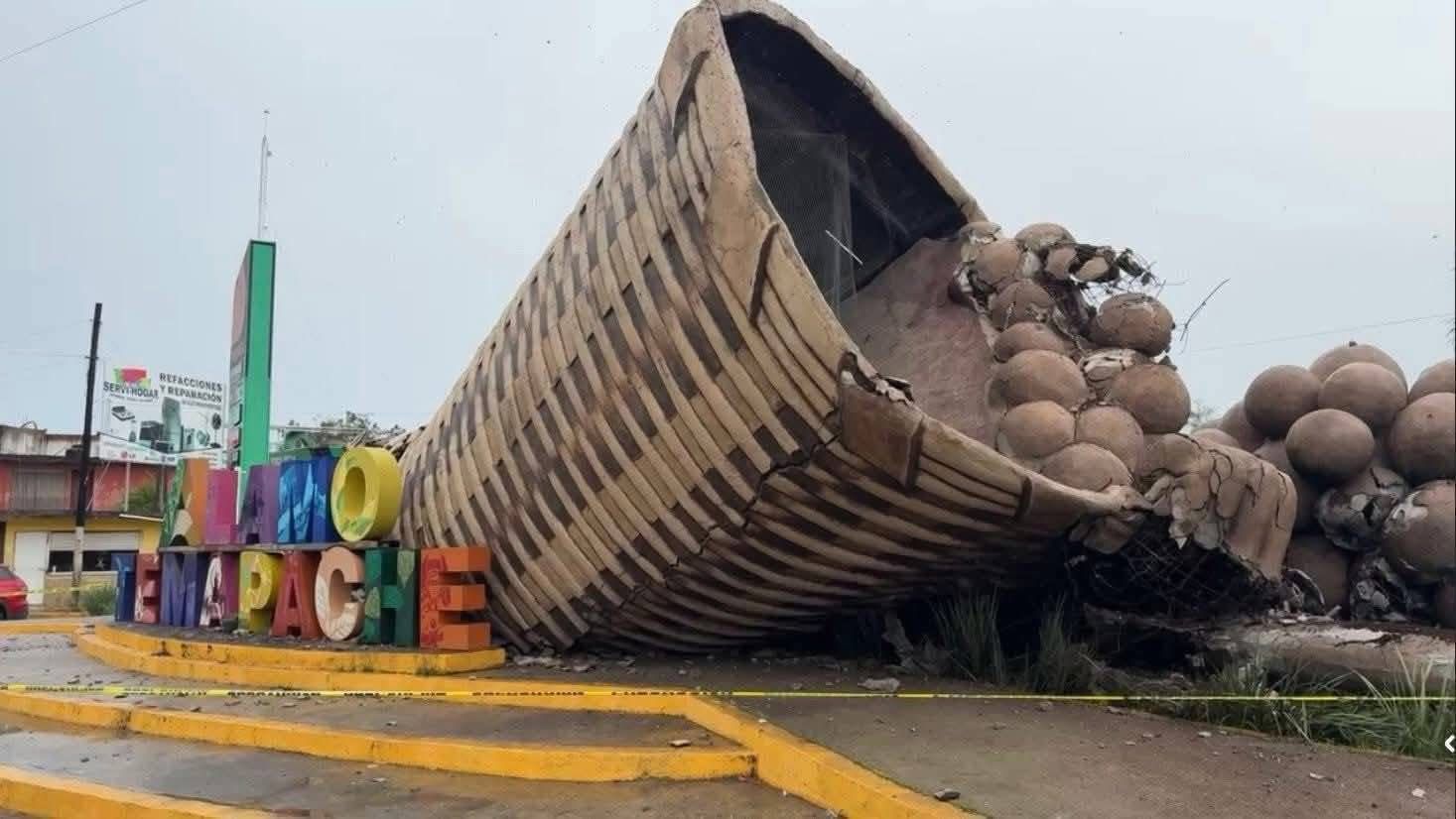 Se desploma el monumento al Colotero en Álamo Temapache y deja al ...